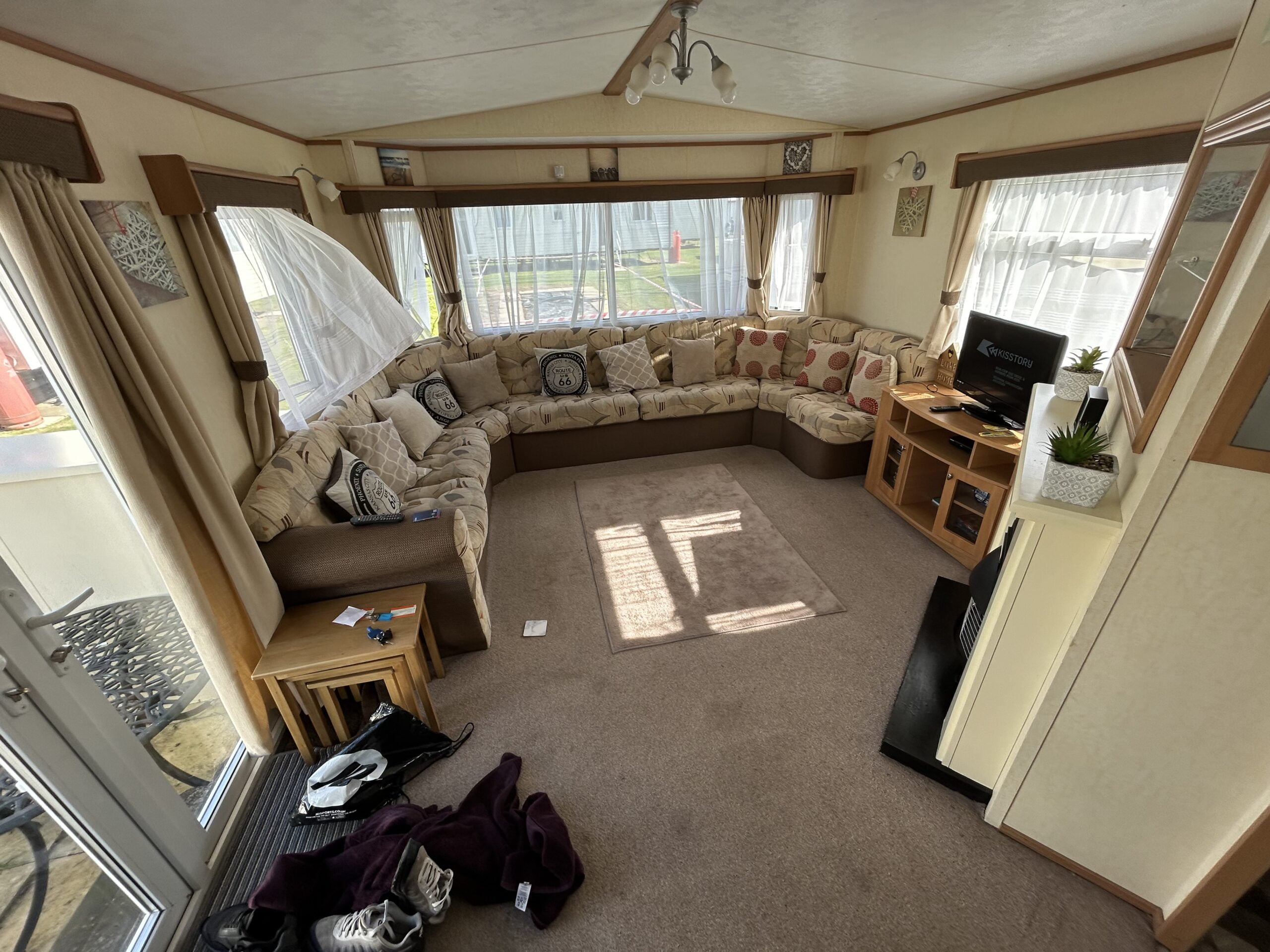 ABI Discovery 36ft x 12ft 2 bed 2004 - Ultimate Caravan Trader