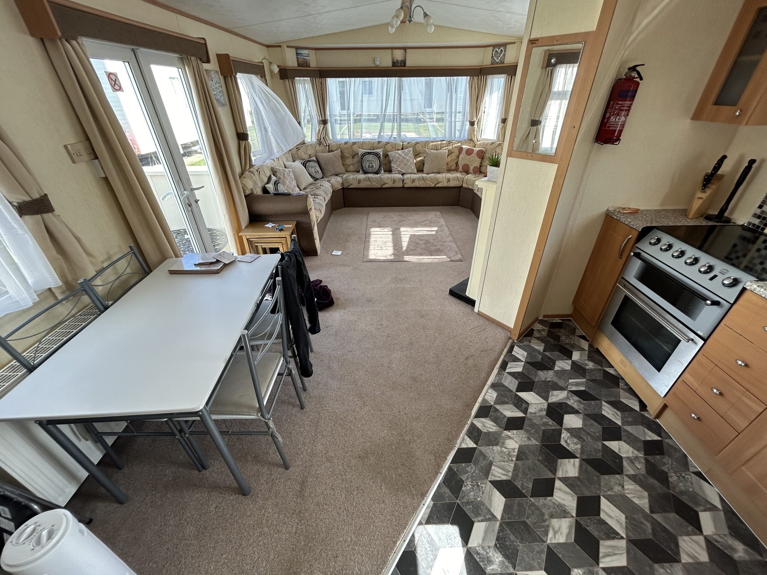 ABI Discovery 36ft x 12ft 2 bed 2004 - Ultimate Caravan Trader